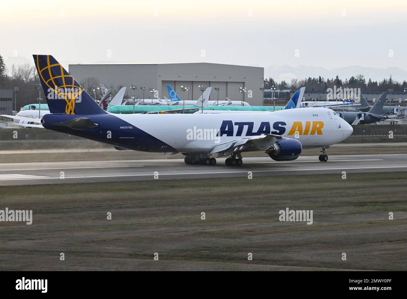 Boeing's everett facility seattle hi-res stock photography and images ...