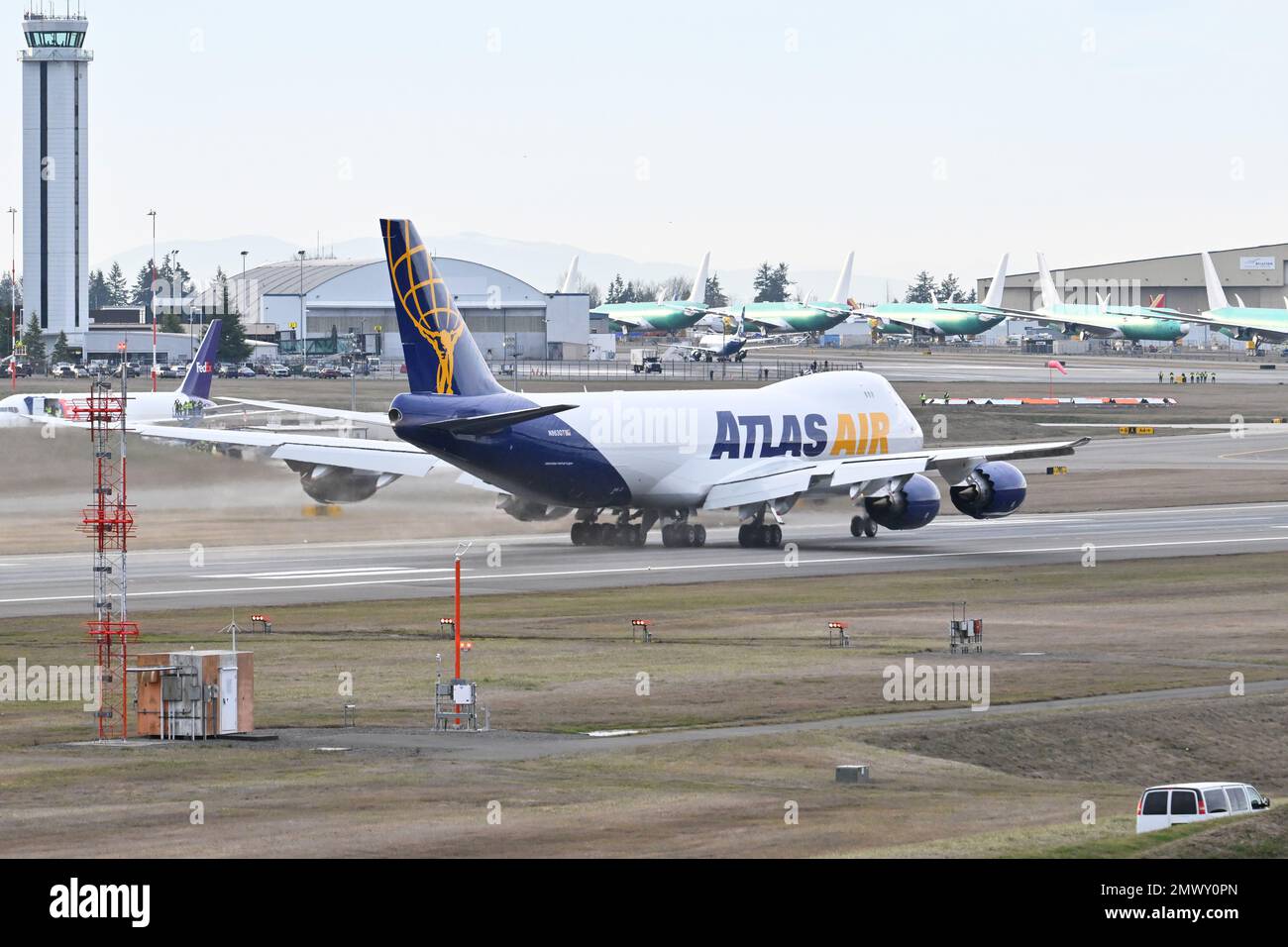 Boeing's everett facility seattle hi-res stock photography and images ...