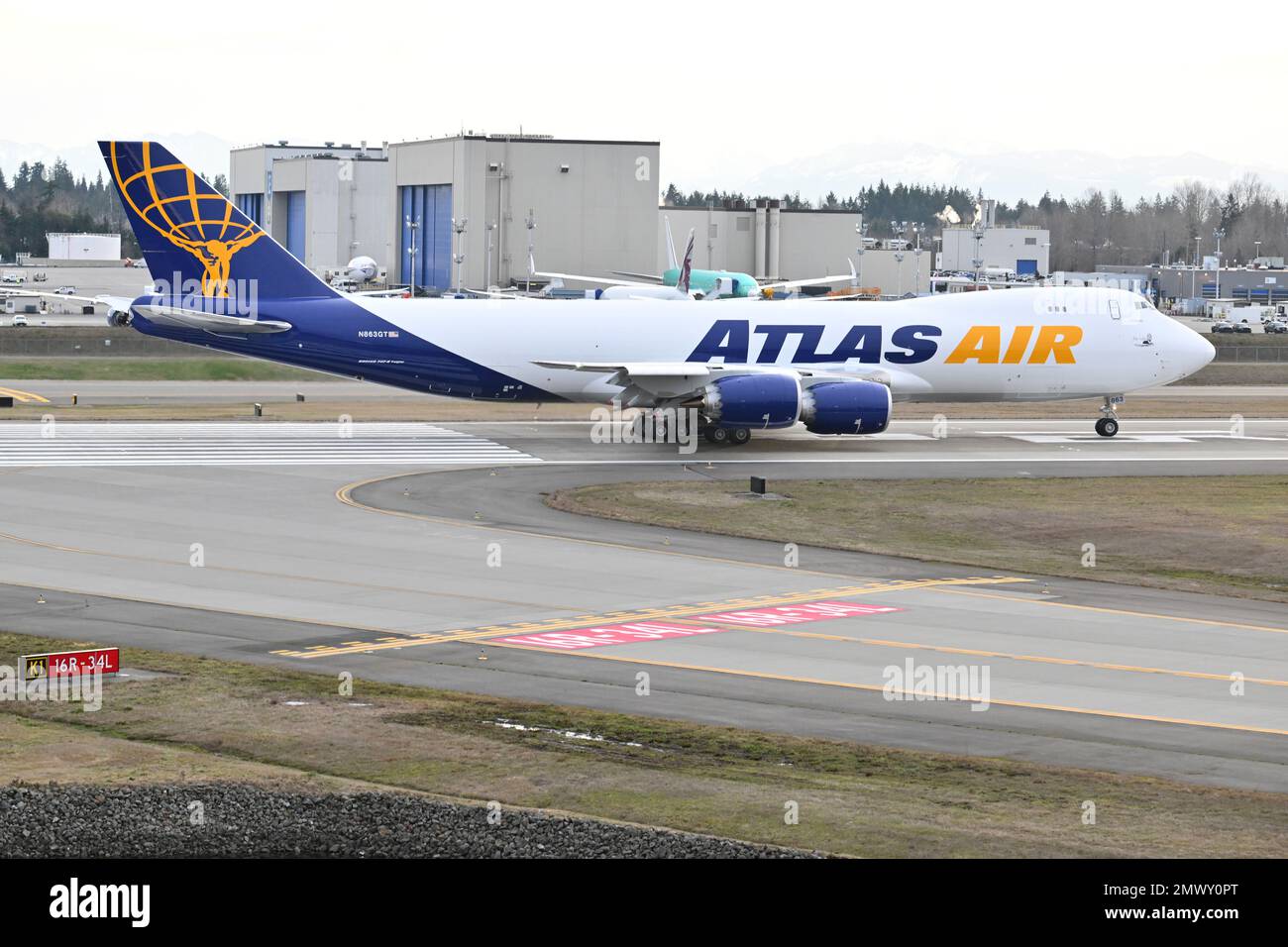 Boeing's everett facility seattle hi-res stock photography and images ...