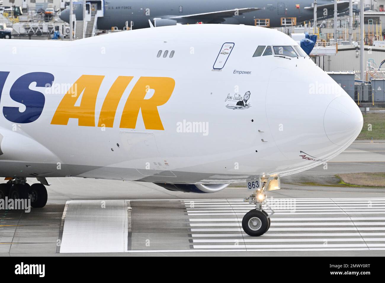 Atlas Air's 747-8F (N863GT), the last Jumbo to depart Boeing's Everett ...