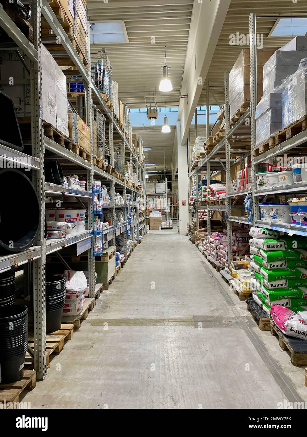 Hardware aisle hi-res stock photography and images - Alamy