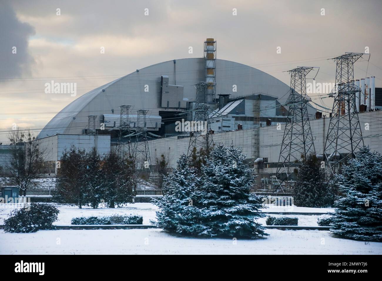 A new shelter is installed over the exploded reactor at the Chernobyl ...