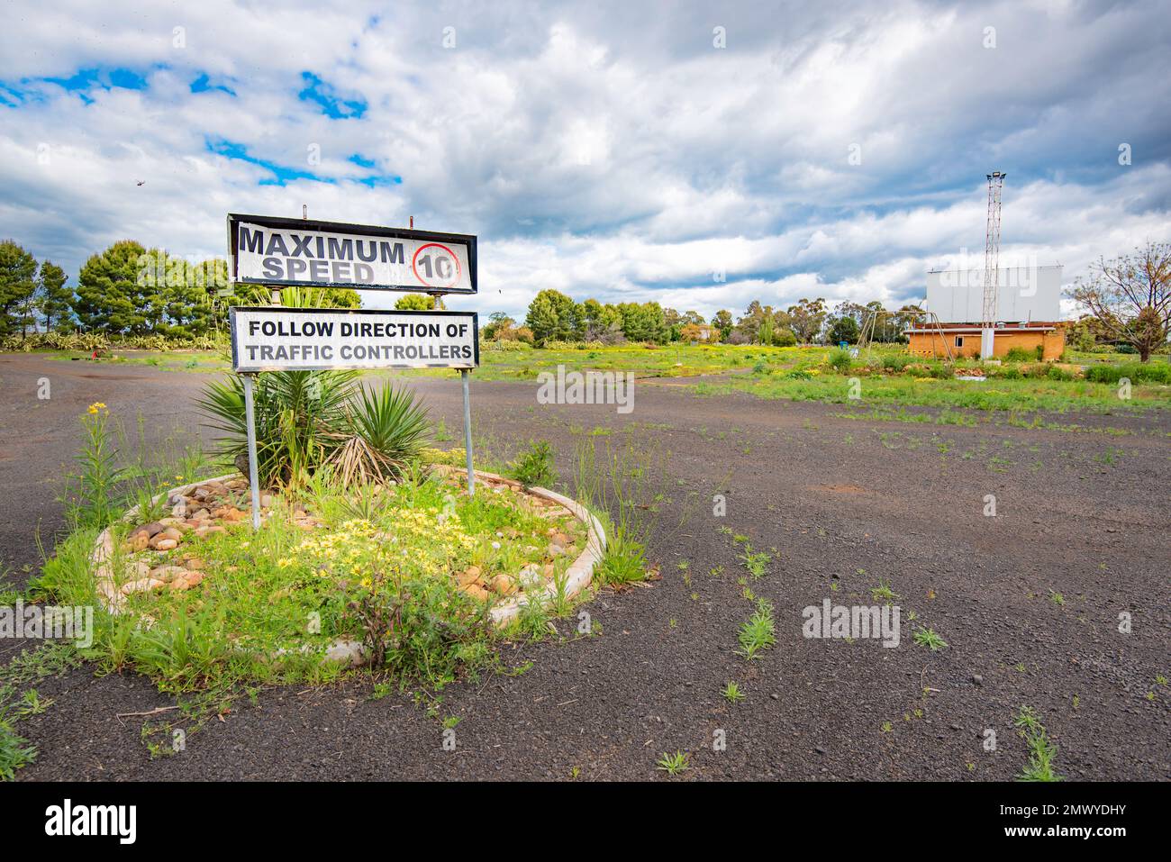 Old abandoned drive in picture theatre hi-res stock photography and ...