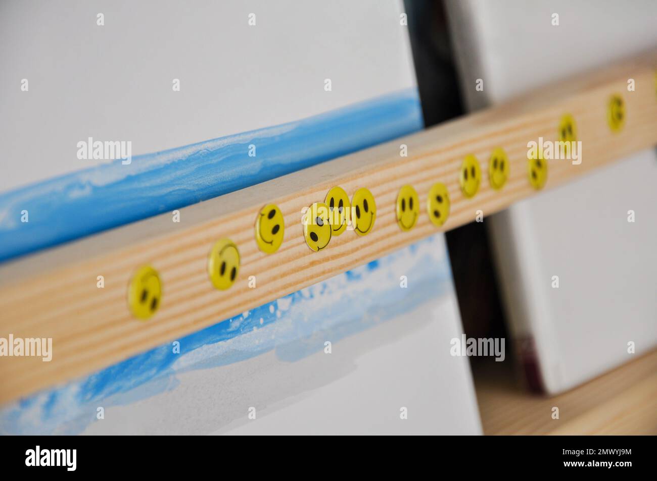 Happy emoji emoticon smiley face hi-res stock photography and images ...