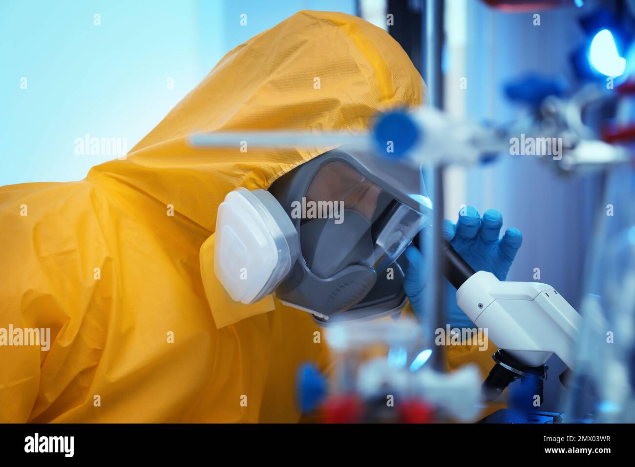 Yellow fever virus microscope hi-res stock photography and images - Alamy