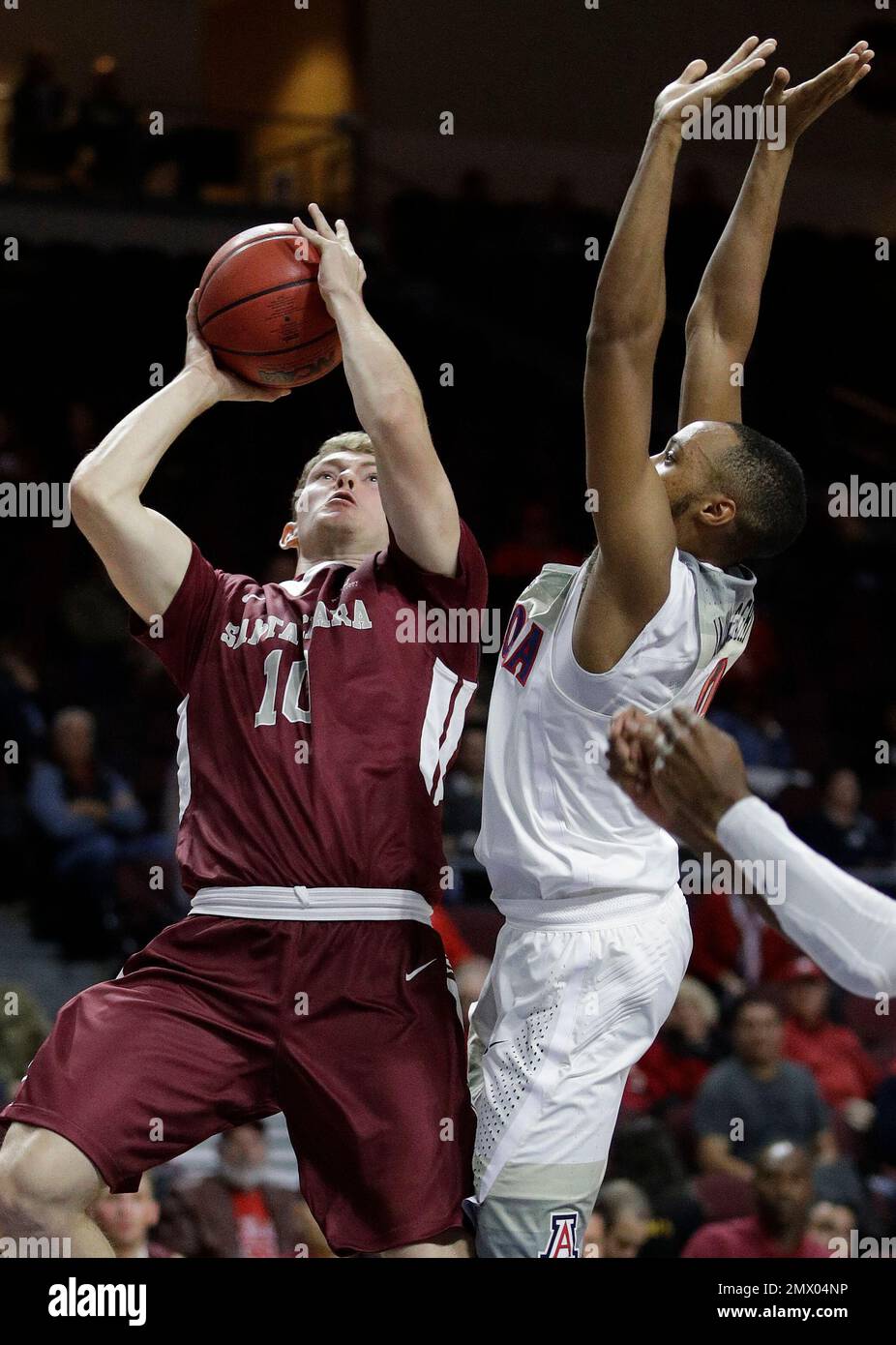 Santa Clara's Kai Healy shoots around Arizona's Parker Jackson ...