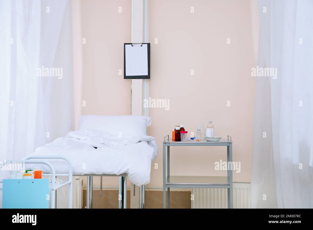 Modern interior of doctor's office with couch Stock Photo - Alamy