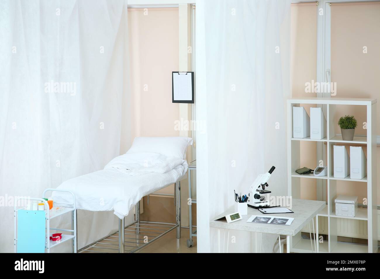 Modern interior of doctor's office with couch Stock Photo - Alamy