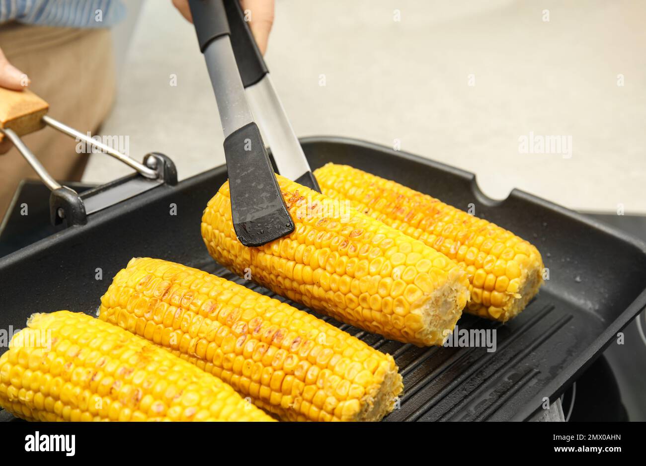 Woman grilling corn hi-res stock photography and images - Alamy