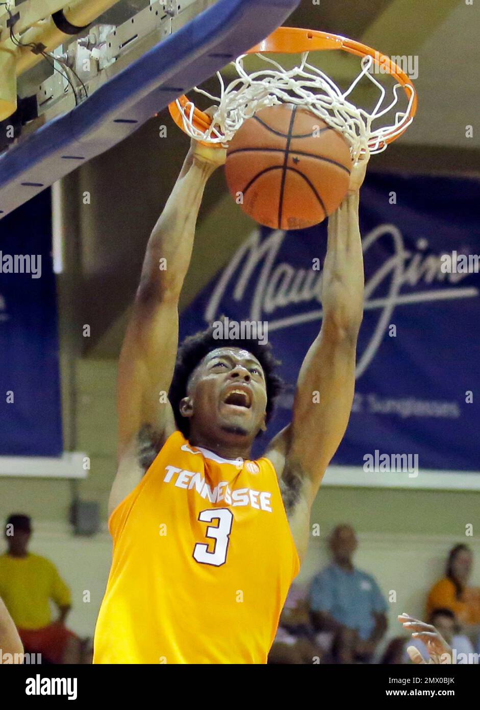 Tennessee guard Robert Hubbs III (3) dunks the ball against Chaminade ...