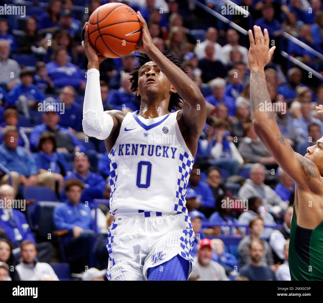 Kentucky's De'Aaron Fox (0) shoots near Cleveland State's Rob Edwards ...