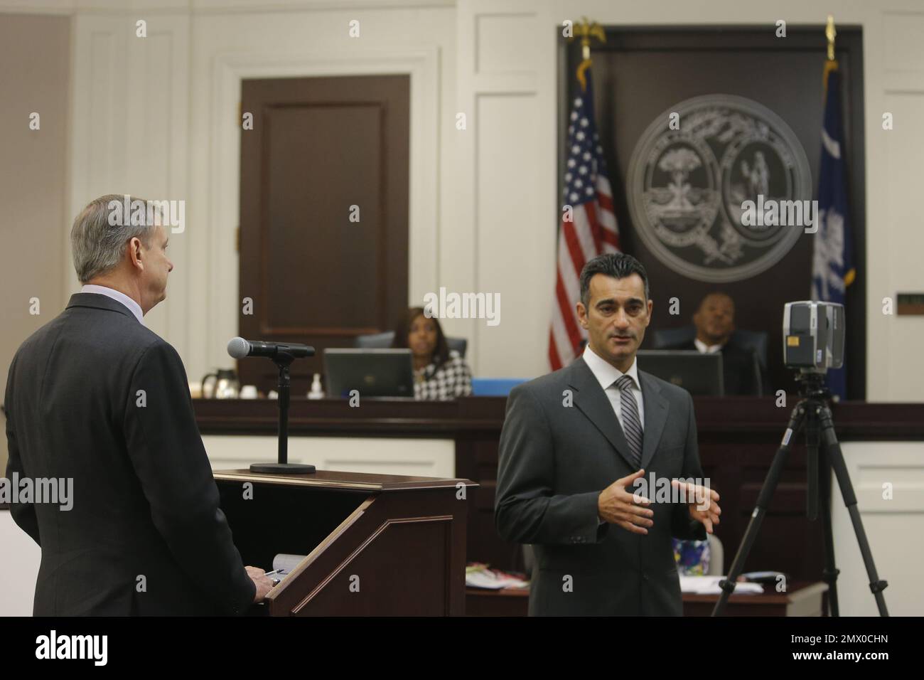 Defense attorney Donald McCune, left, listens to defense expert Eugene ...