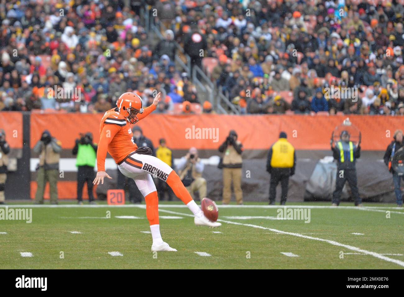 Cleveland Browns punter Britton Colquitt (4) kicks the pall during an ...