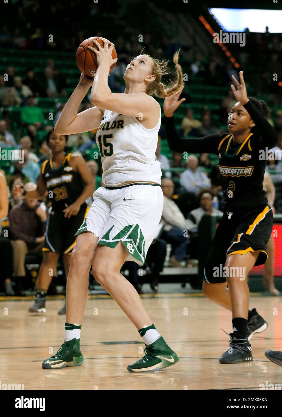 Baylor forward Lauren Cox (15) gets by Southeastern Louisiana's Tytiana ...