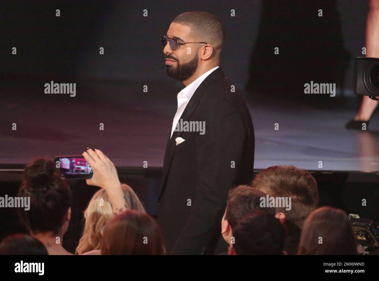 Drake appears in the audience before accepting the award for favorite ...