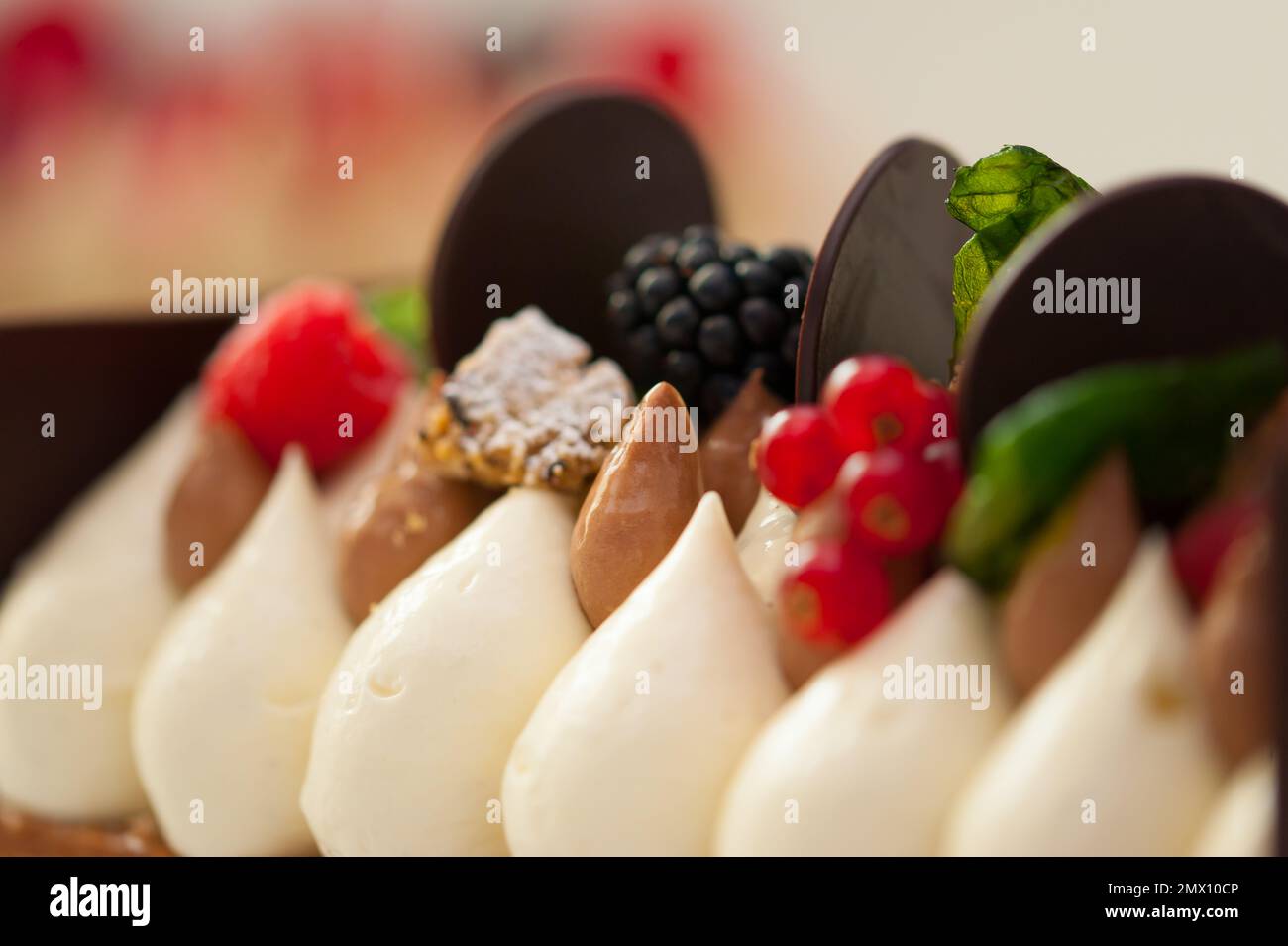 Ganache piping hi-res stock photography and images - Alamy