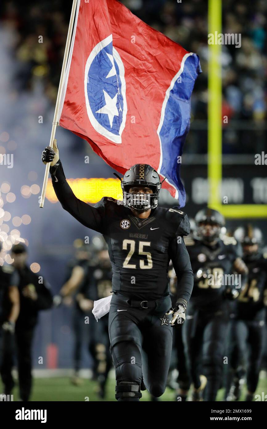 Vanderbilt linebacker Josh Smith (25) carries the Tennessee flag as the ...