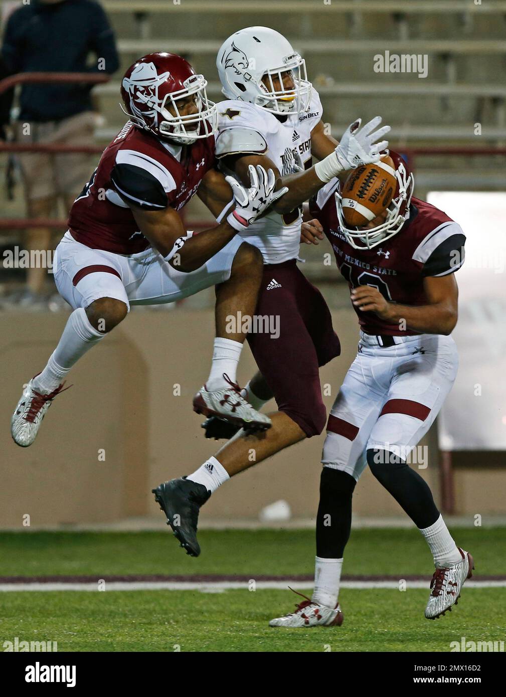 Texas State wide receiver PJ Anderson, center, misses a reception ...