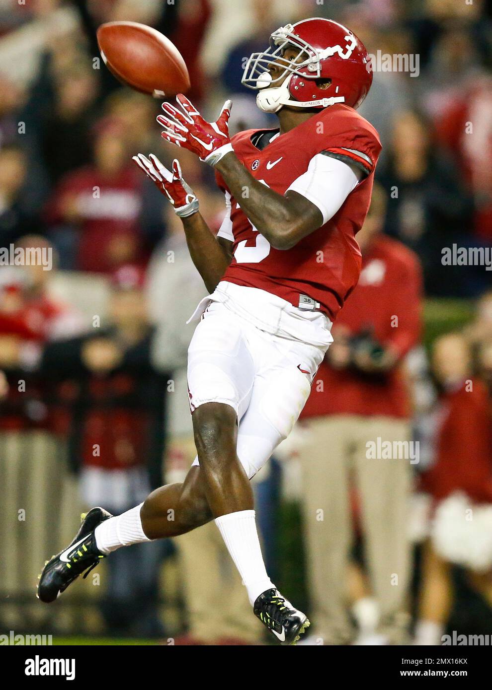 Alabama wide receiver Calvin Ridley scores a touchdown during the first ...