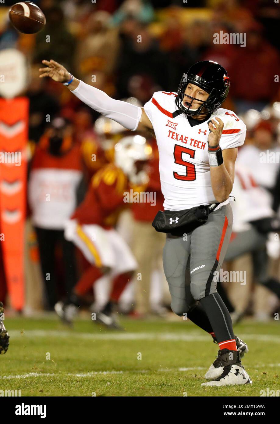 Texas Tech quarterback Patrick Mahomes II throws a pass during the ...