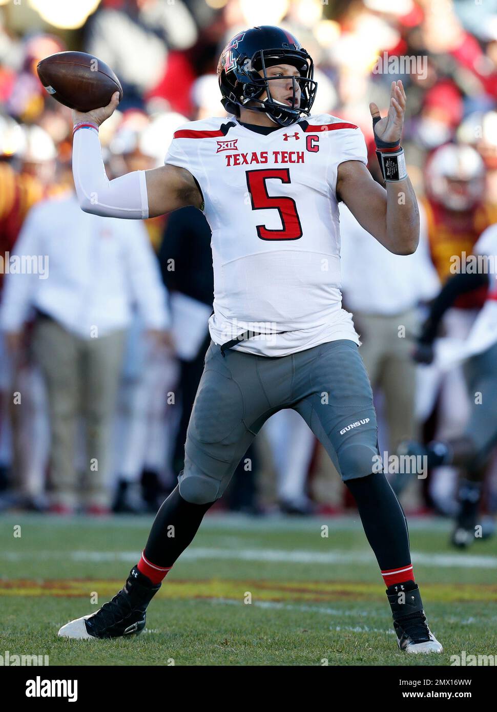Texas Tech quarterback Patrick Mahomes II (5) throws a pass during the ...