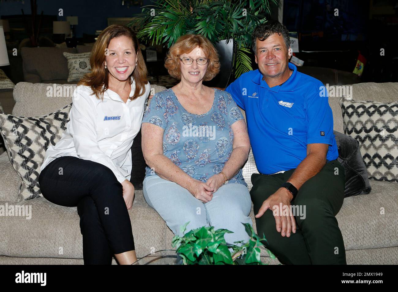 IMAGE DISTRIBUTED FOR AARON'S INC - (L - R) Andrea Freeman, Vice ...