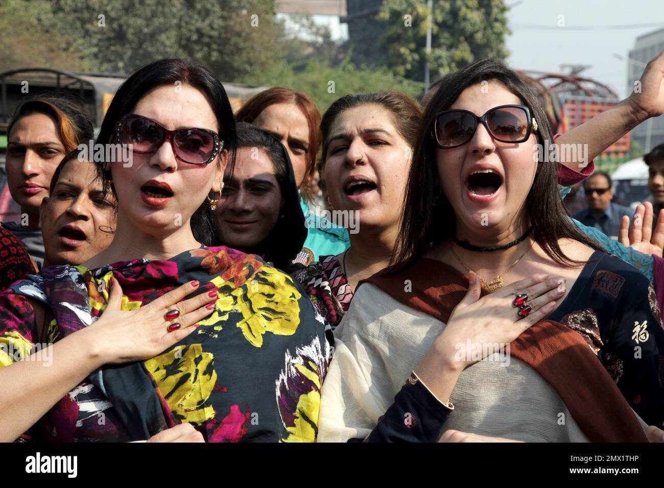 Members of Pakistan's transgender community and their supporters ...