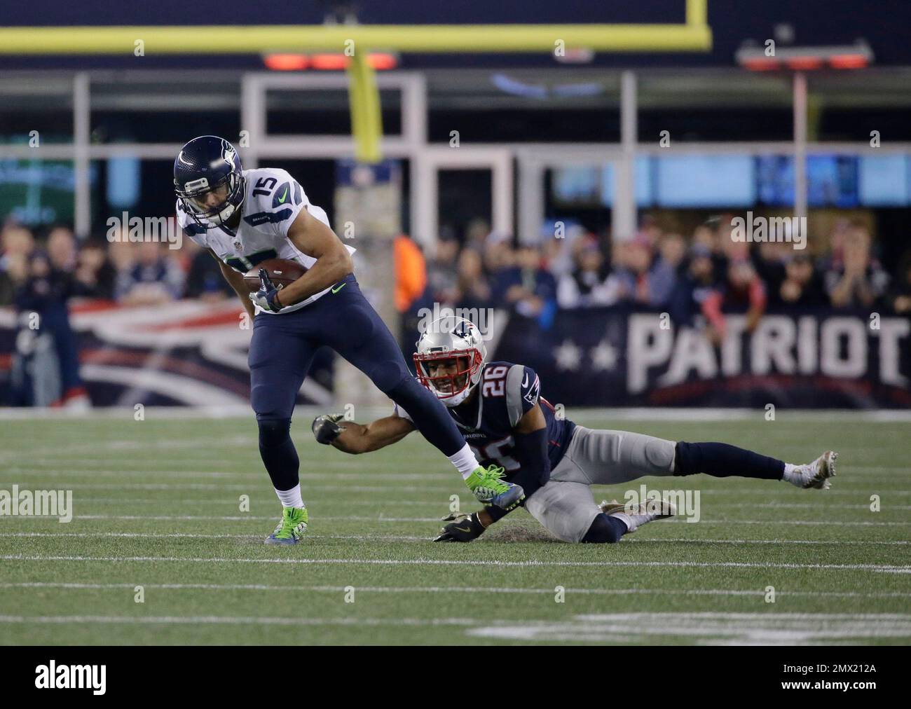 Seattle Seahawks wide receiver Jermaine Kearse (15) tries to escape the ...