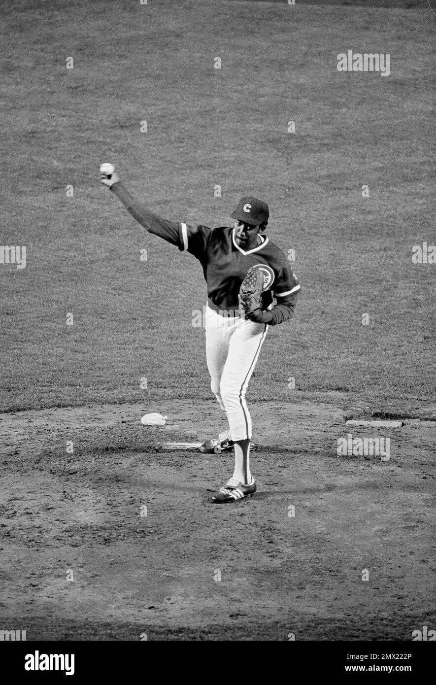 Chicago Cubs pitcher Ferguson Jenkins throws from the mound during a ...