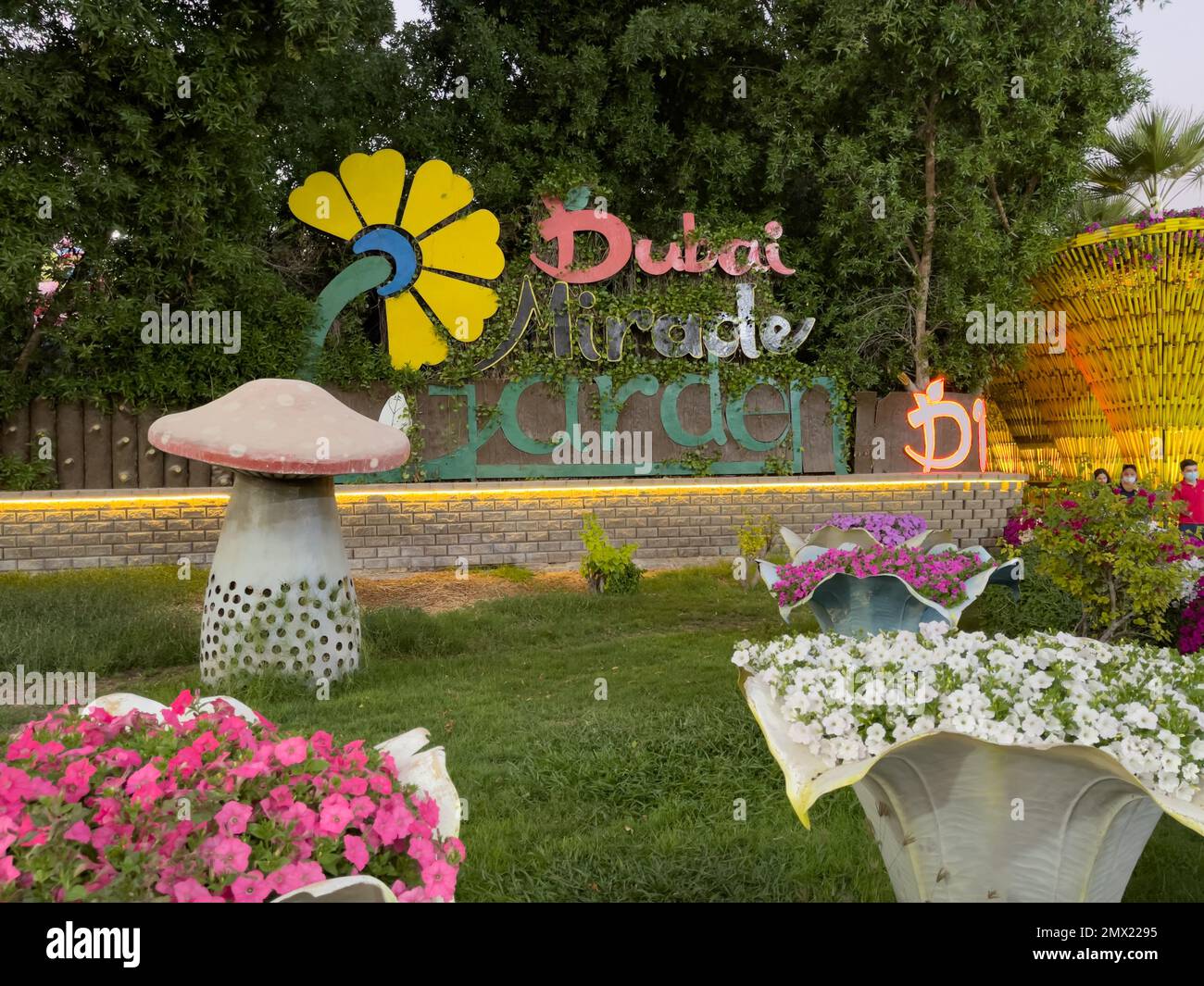 The world’s largest flower arrangement hi-res stock photography and ...