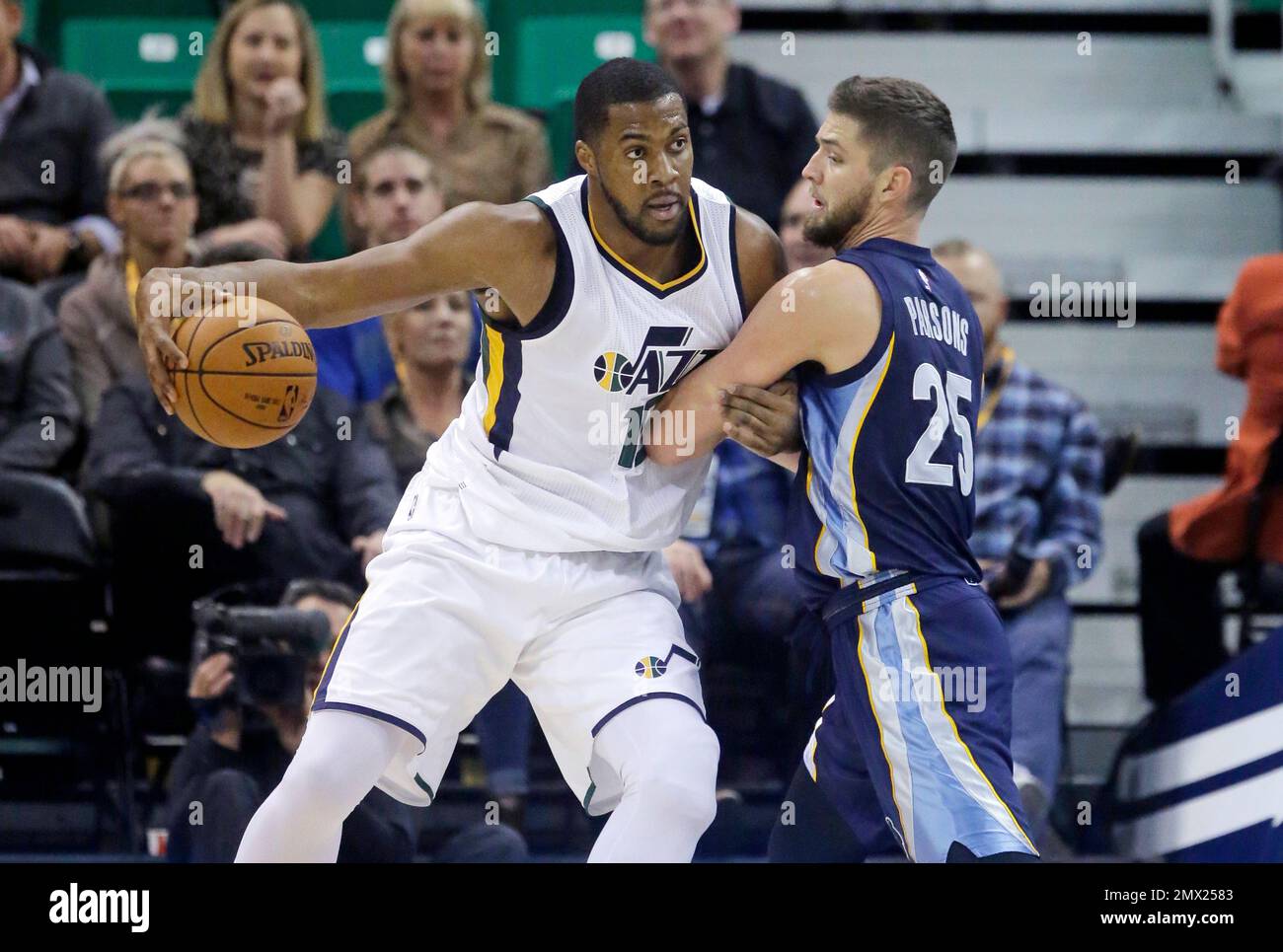 Memphis Grizzlies forward Chandler Parsons (25) guards Utah Jazz ...