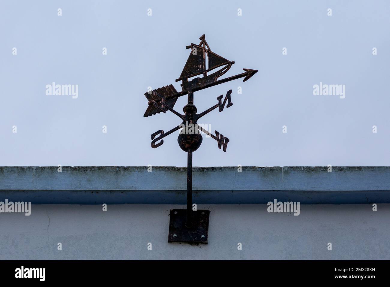 Roof top compass hi-res stock photography and images - Alamy