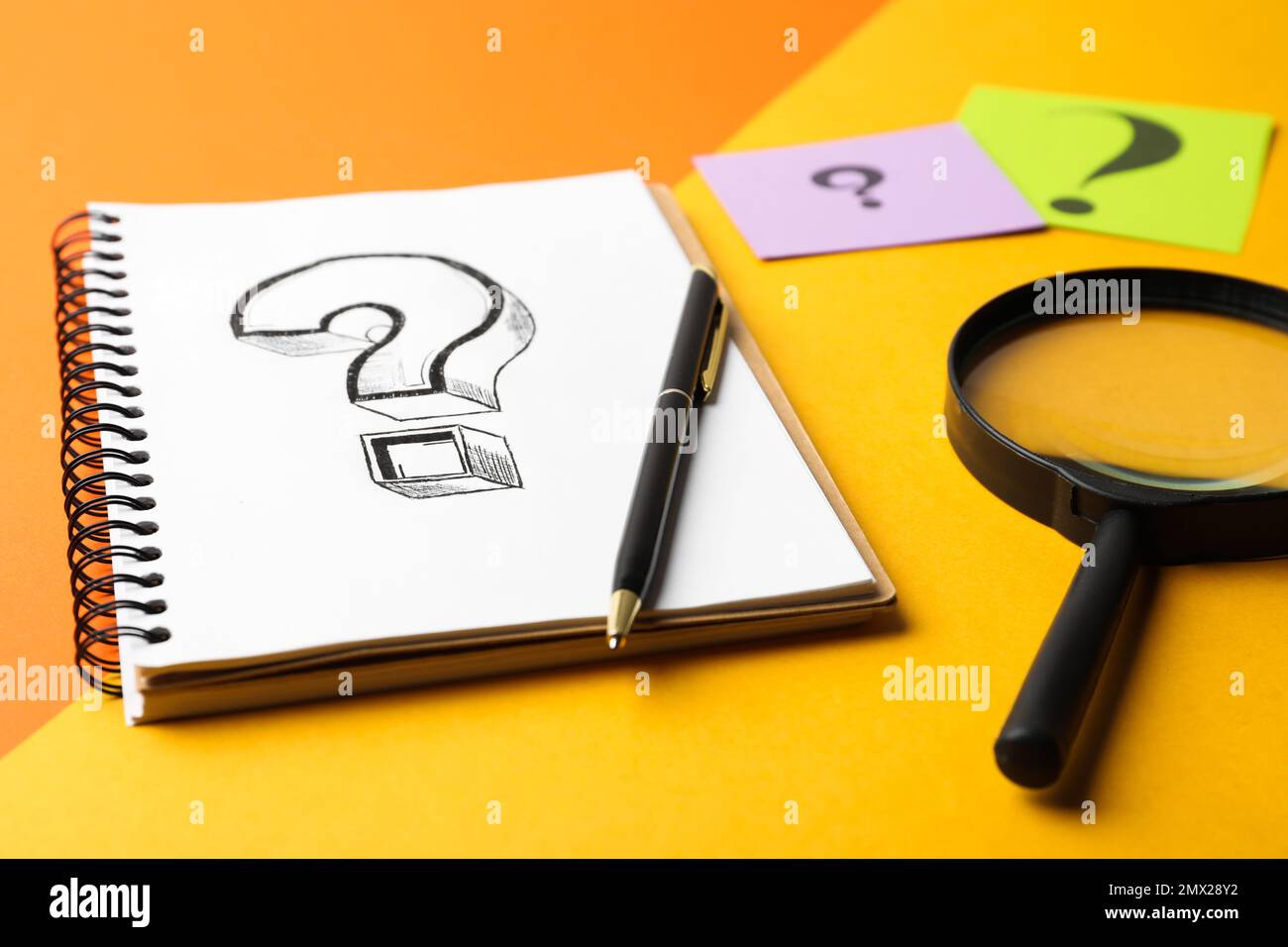 Question mark pen hi-res stock photography and images - Alamy