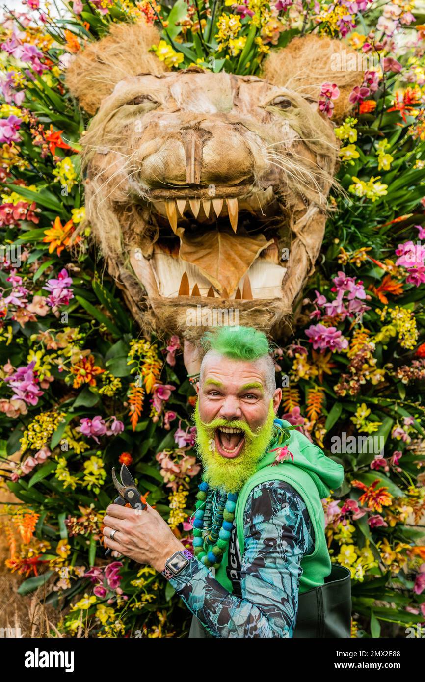 London, UK. 2nd Feb, 2023. Henck Rolling, the in-house florist, makes ...