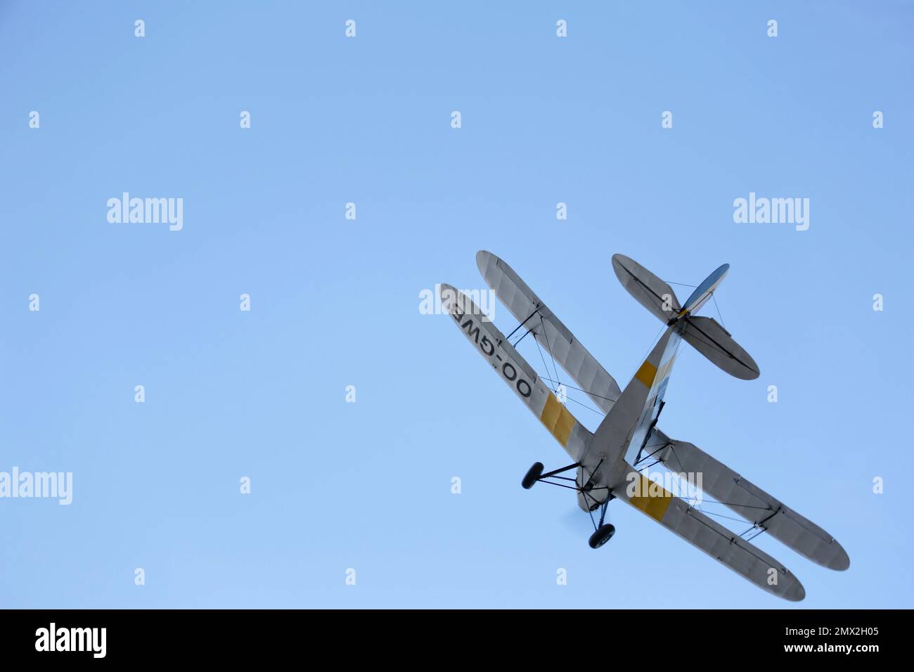 Belgian pilot Alexandra Maingard and her husband, Belgian commercial ...