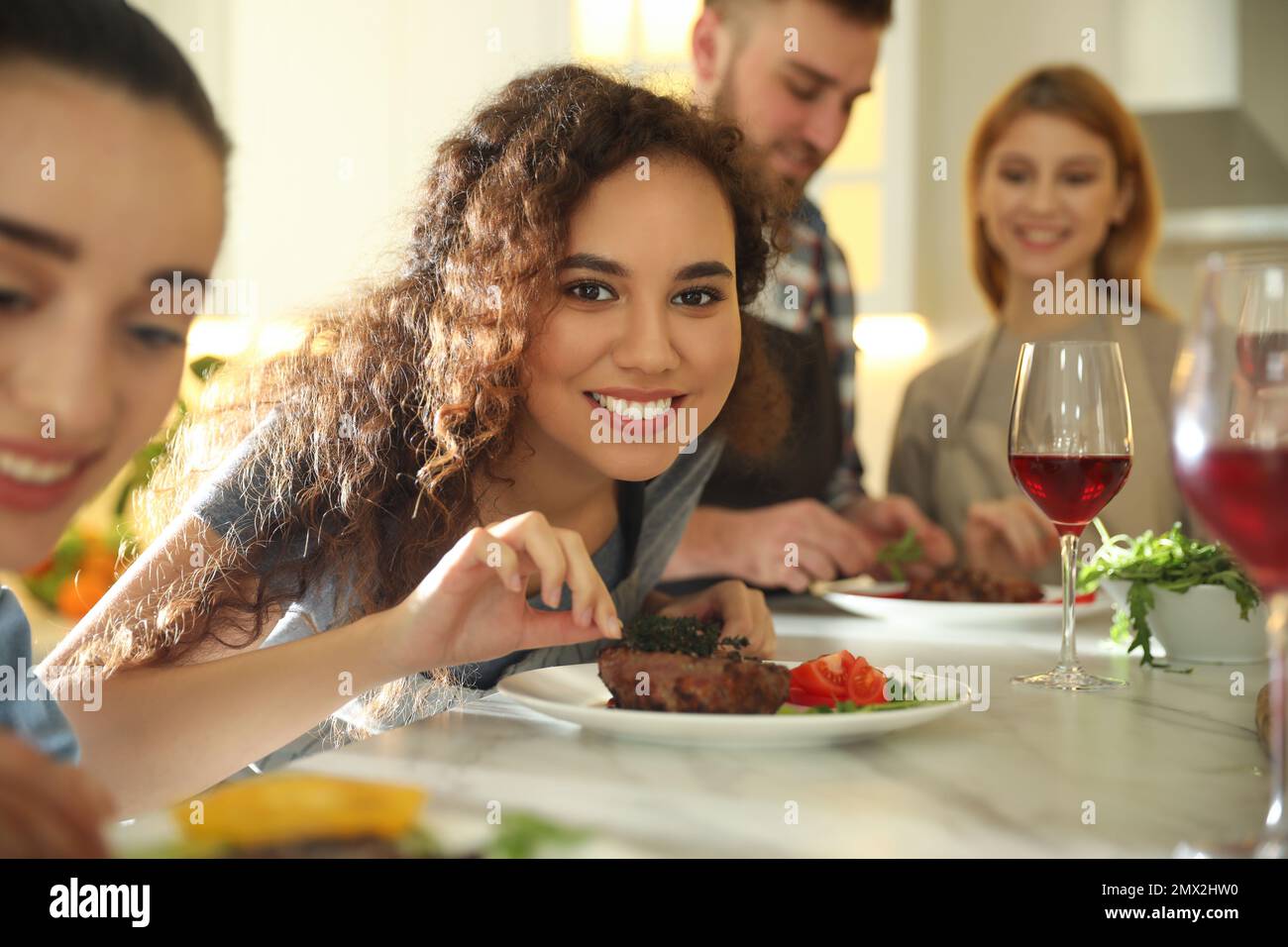 Crowded kitchen party hi-res stock photography and images - Alamy