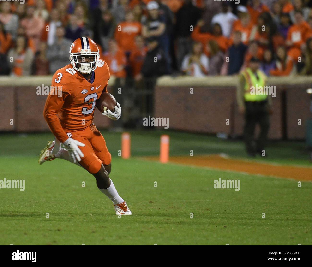 Clemson wide receiver Artavis Scott (3) runs for yardage against ...