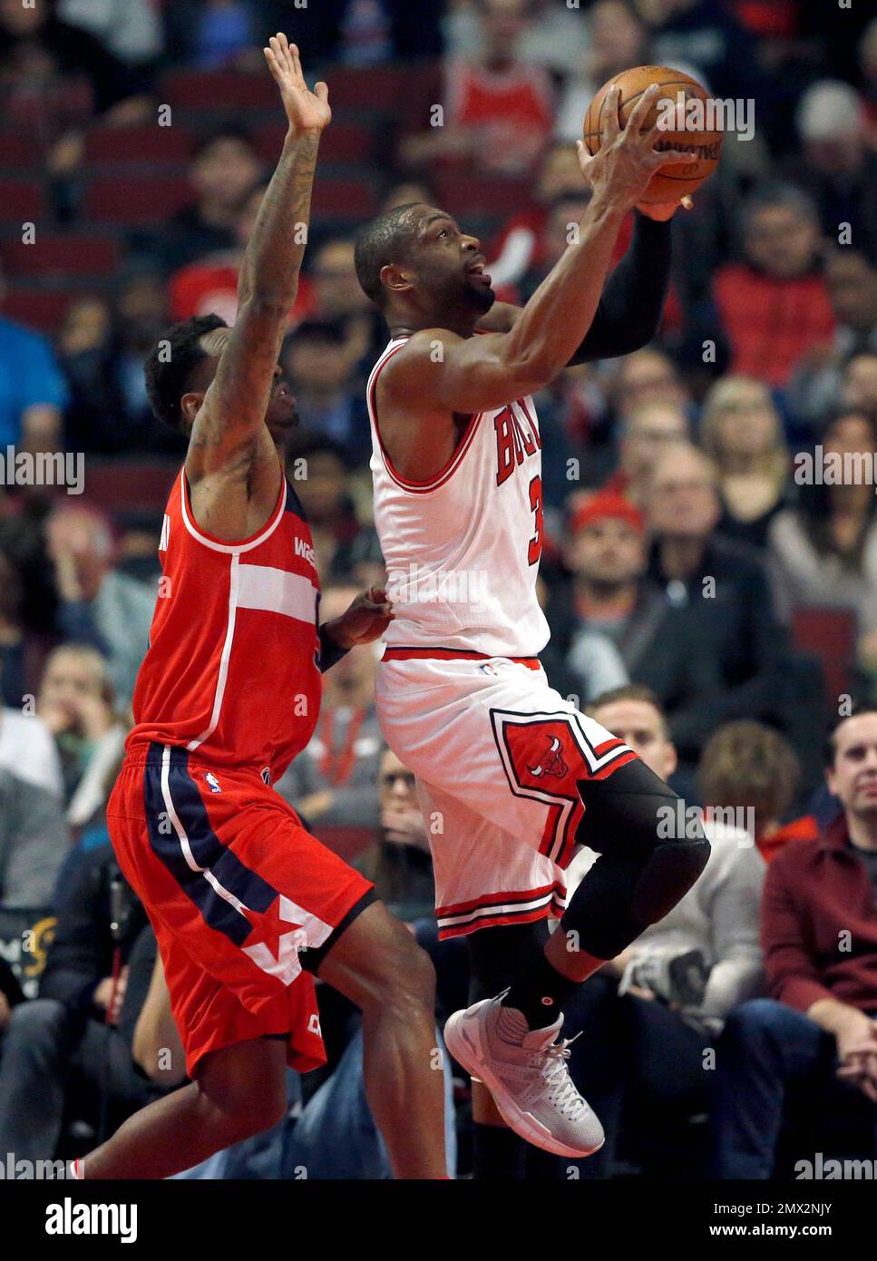 Chicago Bulls guard Dwyane Wade, right, drives to the basket past ...