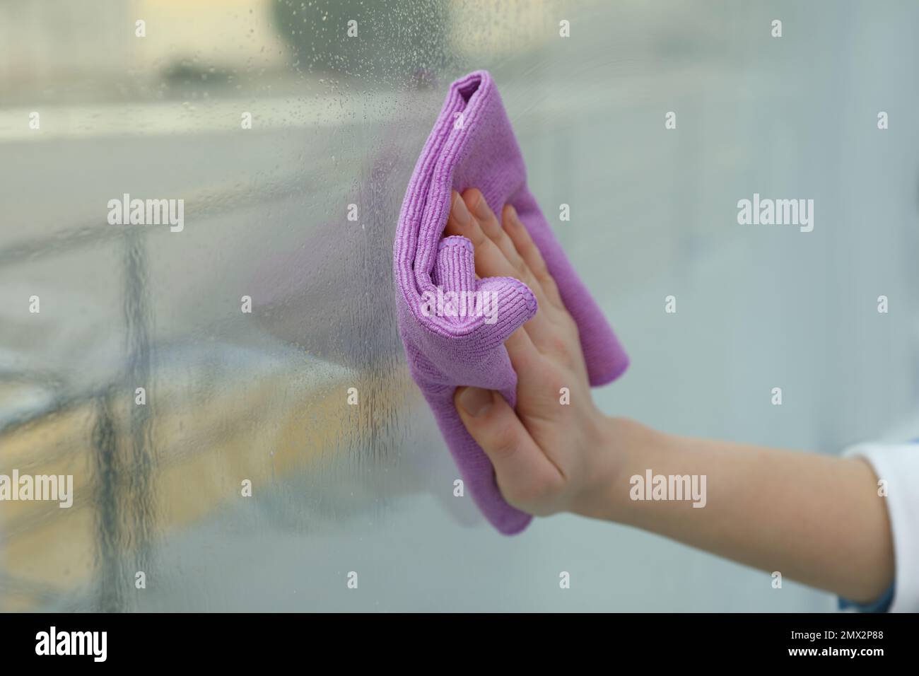 Professional window care home hi-res stock photography and images - Alamy