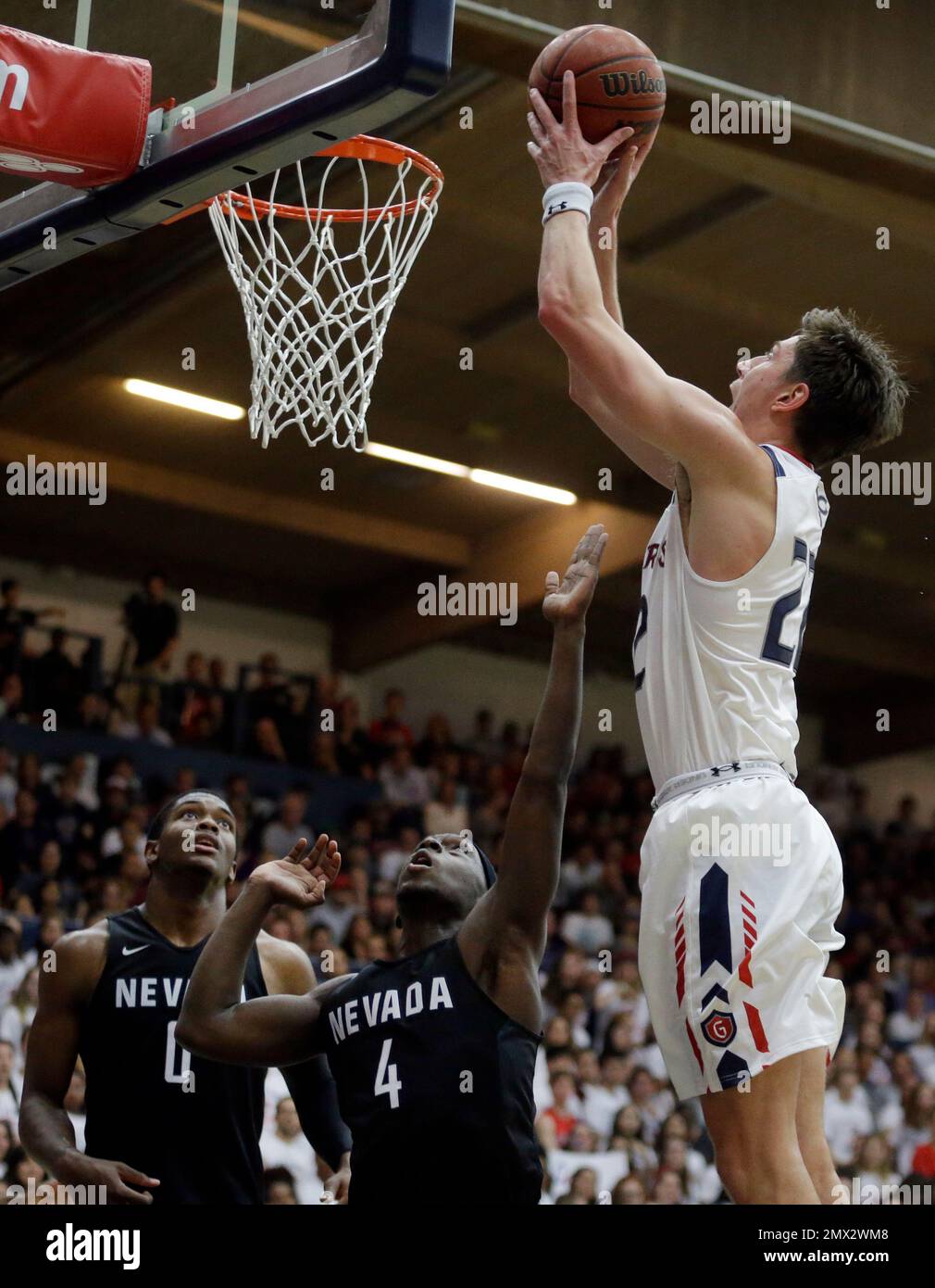 Saint Mary's Dane Pineau, right, shoots over Nevada's Devearl Ramsey (4 ...