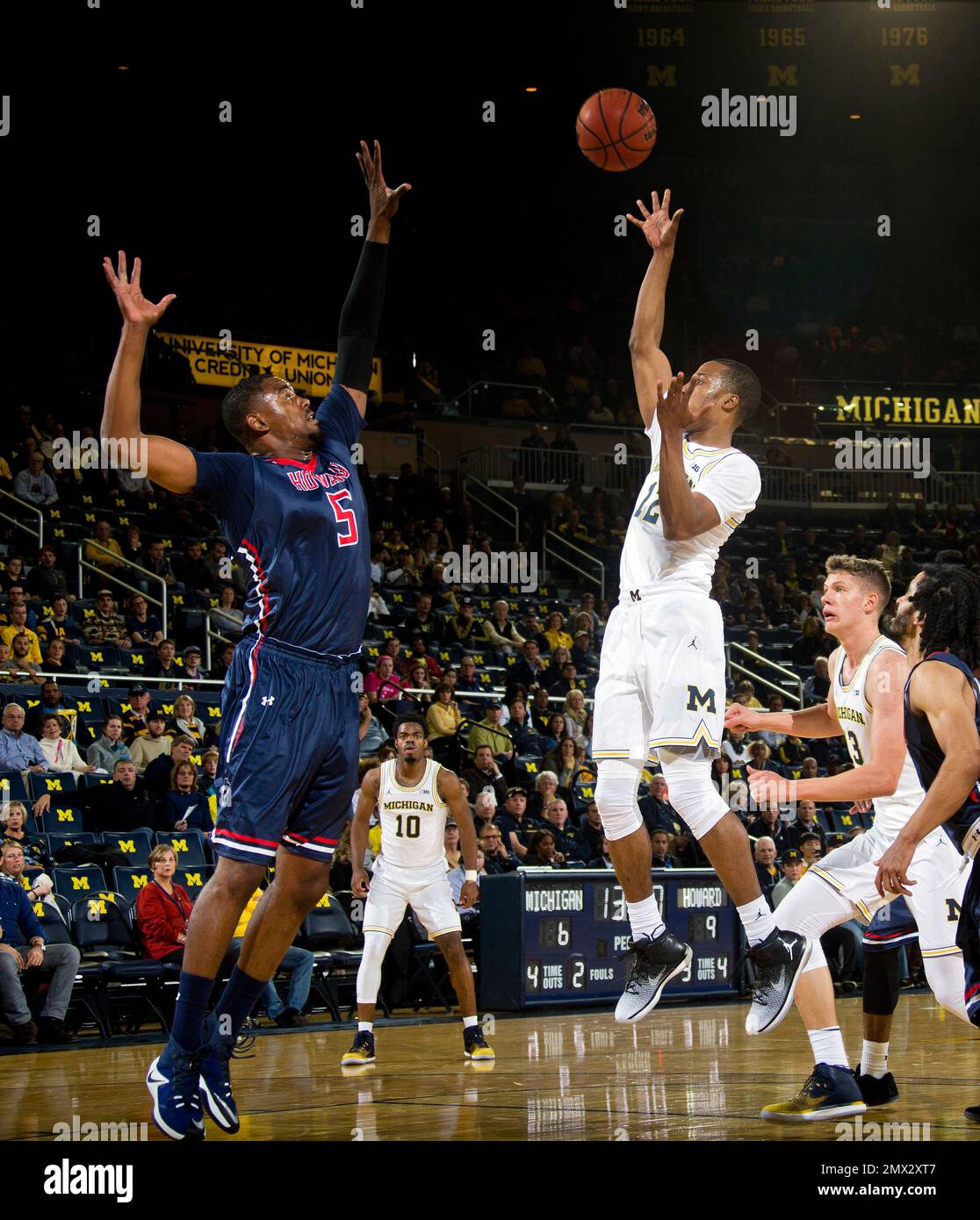 Howard forward Marcel Boyd (5) defends a shot from Michigan guard ...