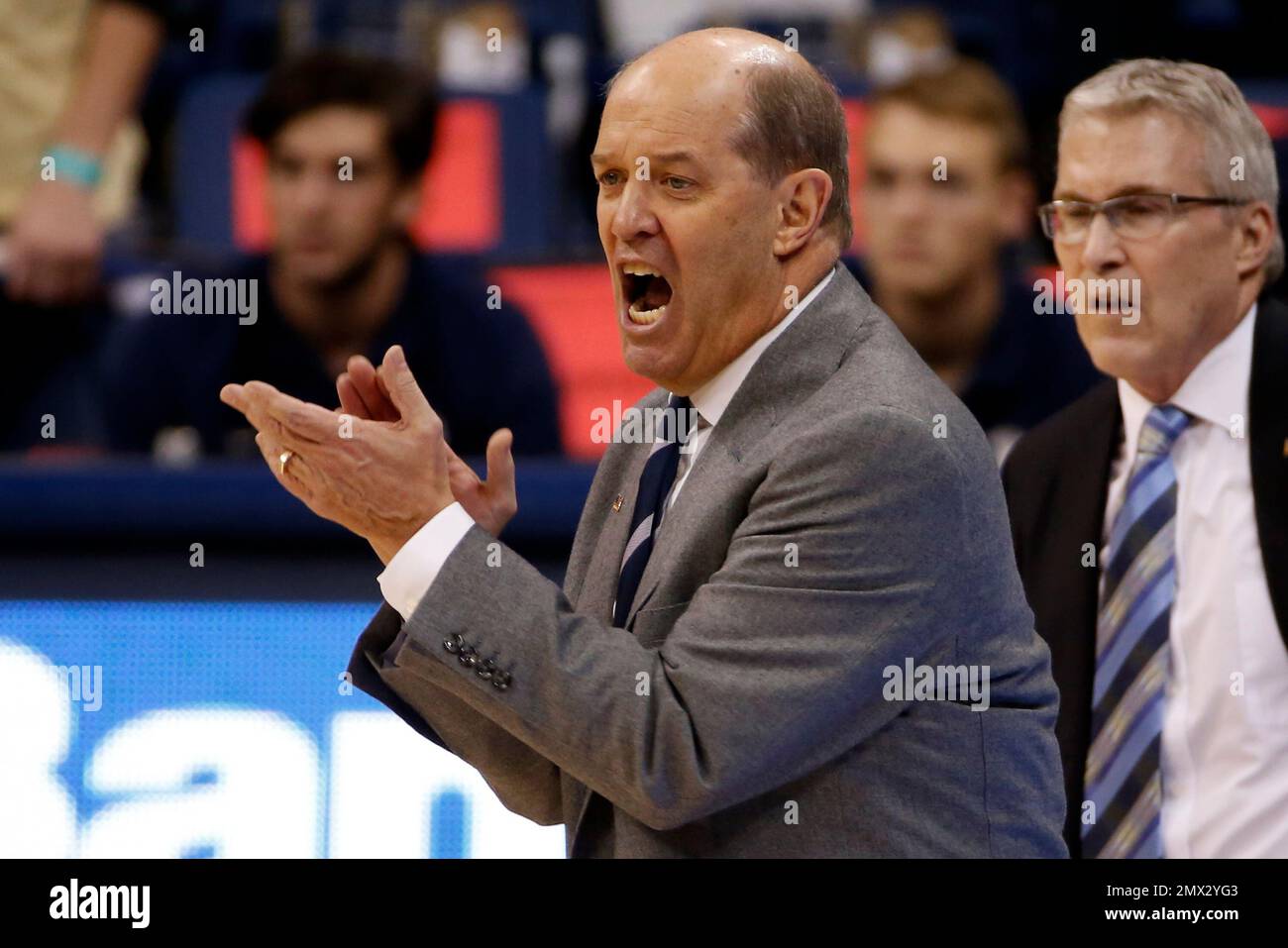 Pittsburgh head coach Kevin Stallings yells instructions during the ...