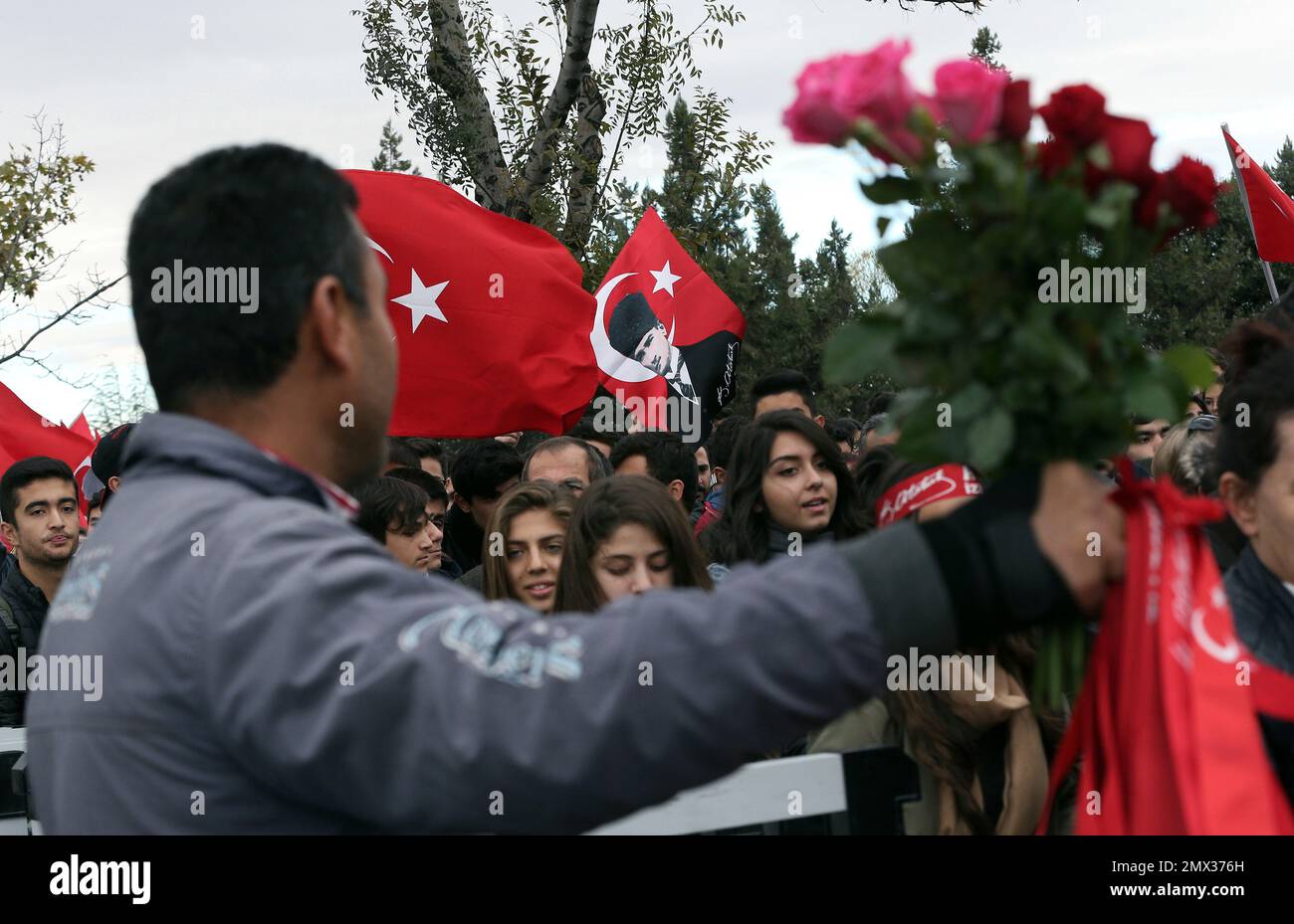 Thousands of students and citizens walk to his mausoleum to remember ...