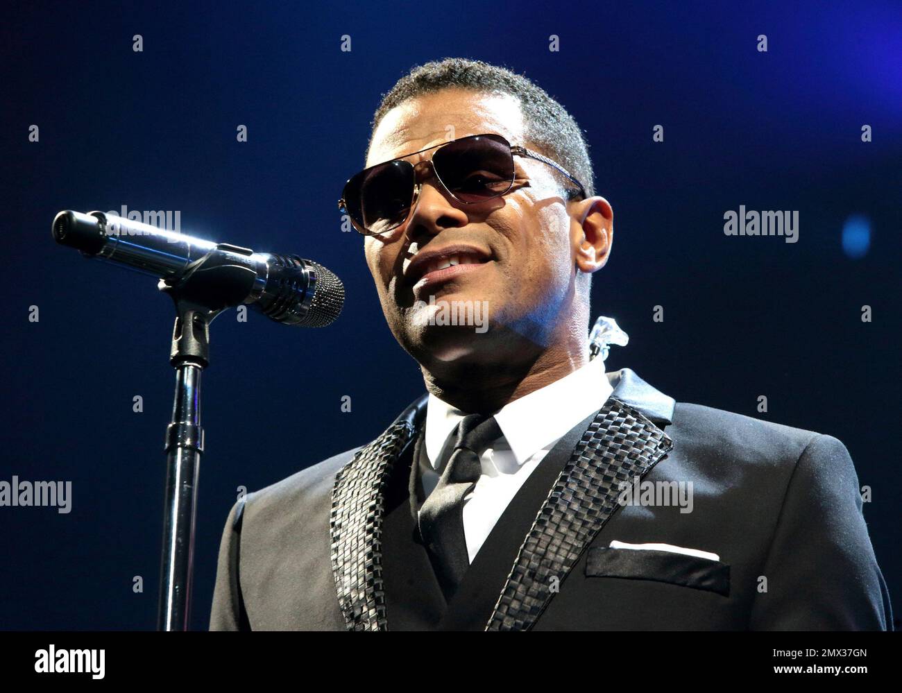 Maxwell performs in concert during the "King and Queen of Hearts Tour ...