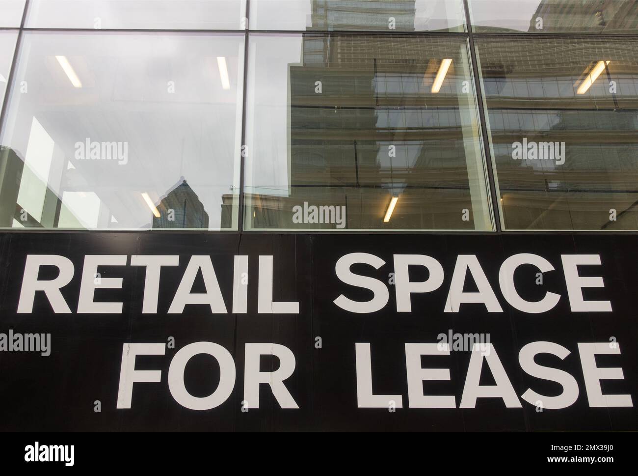 Upper east side window reflection hi-res stock photography and images ...