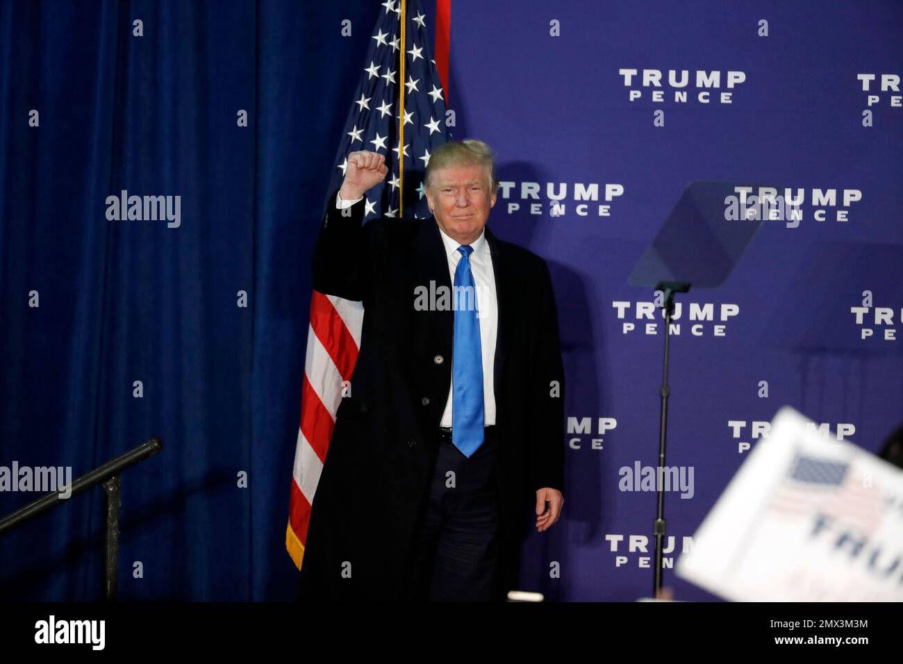 Republican presidential candidate Donald Trump pumps his fist after ...