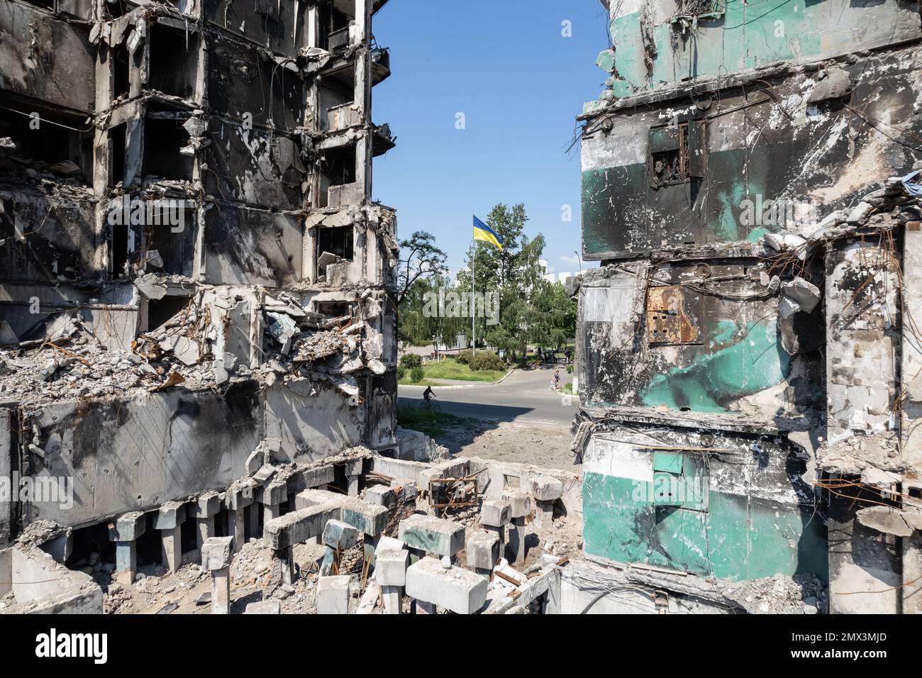 Destroyed residential building hi-res stock photography and images - Alamy