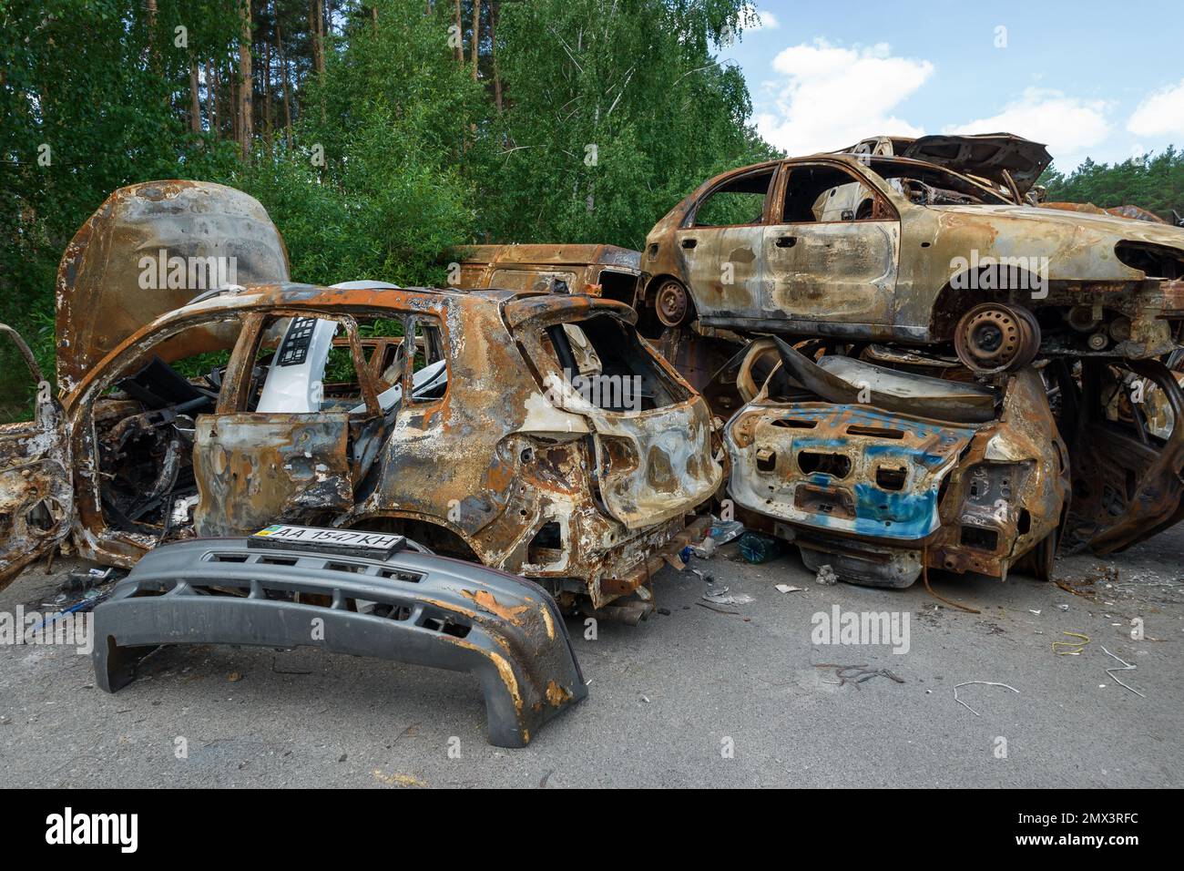 War-destroyed cars in Irpin, Bucha district, Ukraine Stock Photo - Alamy