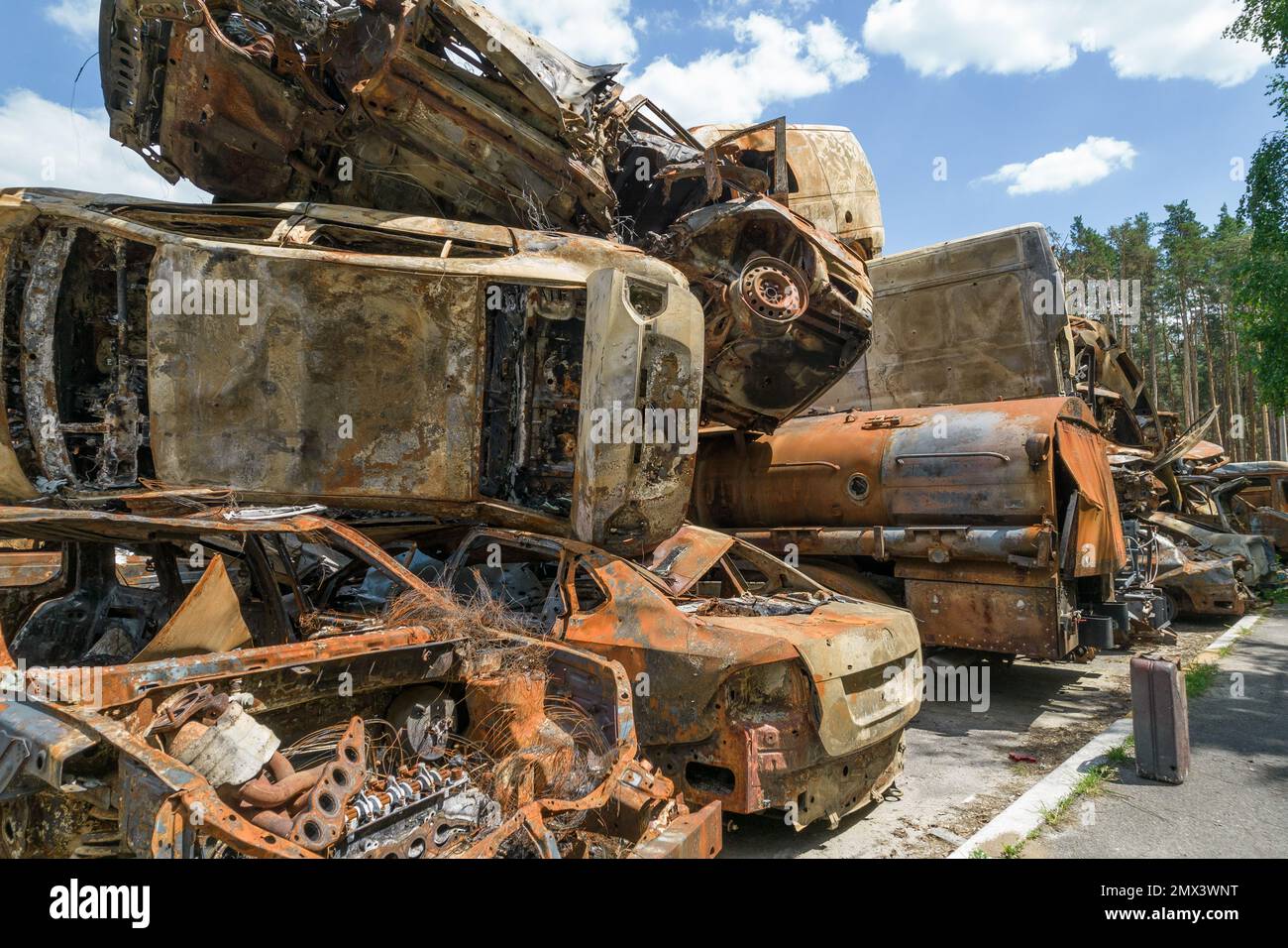 War in Ukraine: a dump of shot and burned cars in Irpin, Bucha district ...