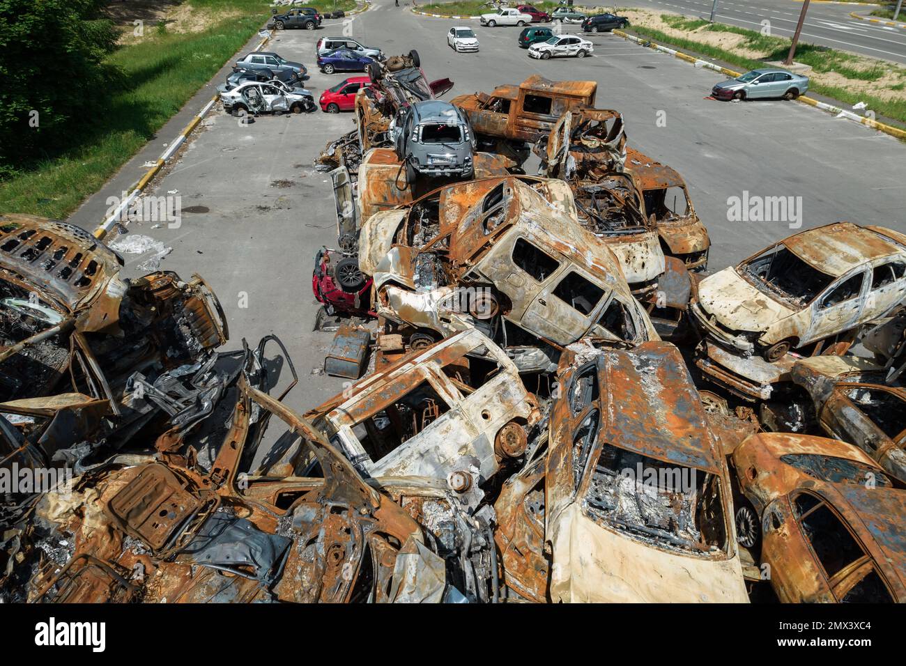 War in Ukraine: a dump of shot and burned cars in Irpin, Bucha district ...
